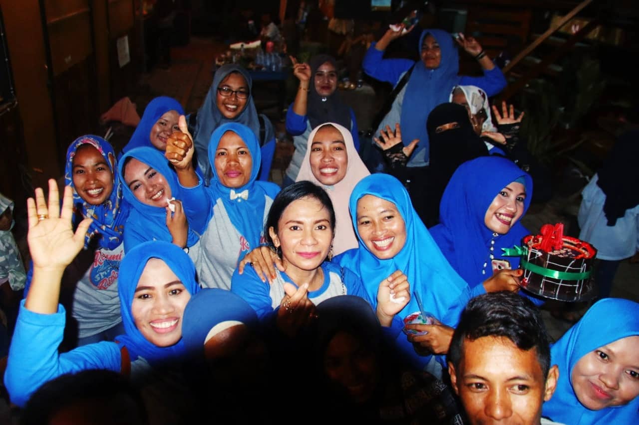 Reuni SMP 1 Raba Meriah dan Penuh Canda Tawa - Kabar Harian Bima