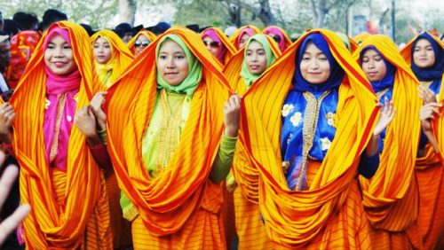 Busana Rimpu Dominasi Pawai Budaya HUT Bima ke-379 - Kabar Harian Bima