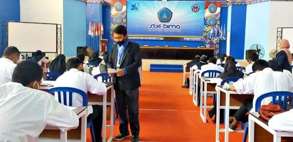 Ratusan Calon Mahasiswa Baru Ikut Seleksi Masuk STIE Bima - Kabar ...