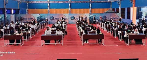 Ratusan Calon Mahasiswa Baru Ikut Seleksi Masuk STIE Bima - Kabar ...